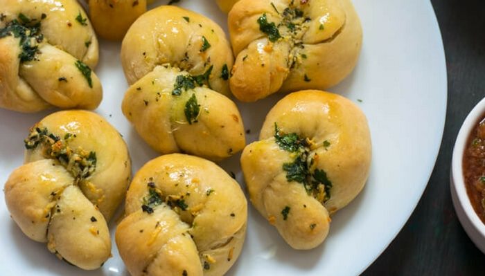 Garlic Knots | How to Make Garlic Knots - Cooking With Sapana